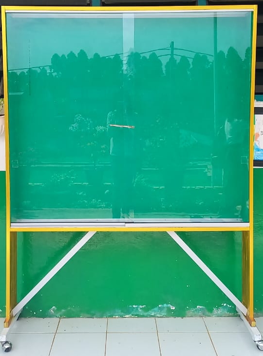 Papan Mading Sekolah Kaca Portable/Kaki | SIPLah