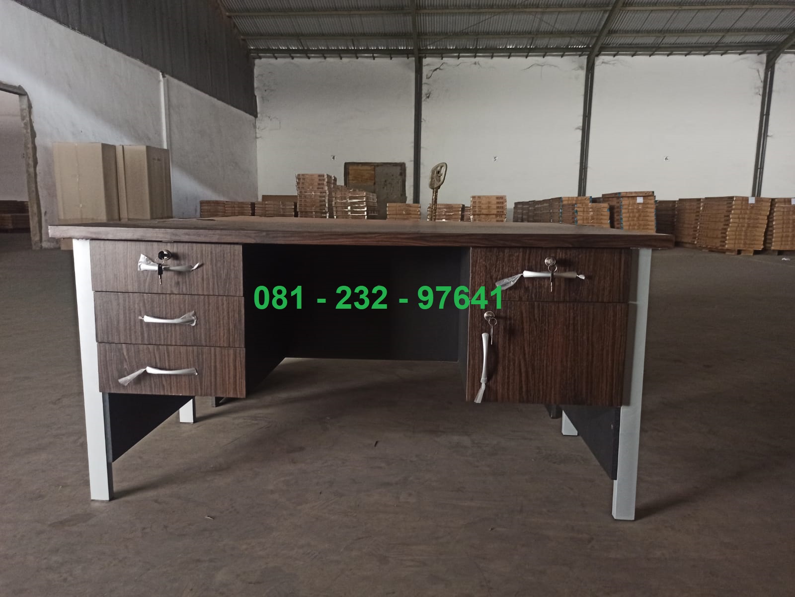 Meja Kerja 1 biro + Laci kiri kanan + Kaki Besi | SIPLah