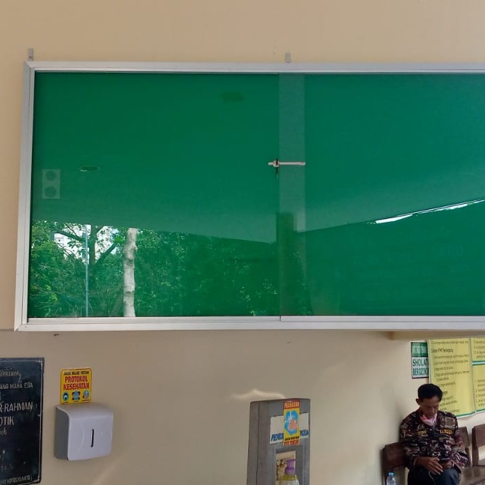 papan mading gantung kaca pengumuman | SIPLah