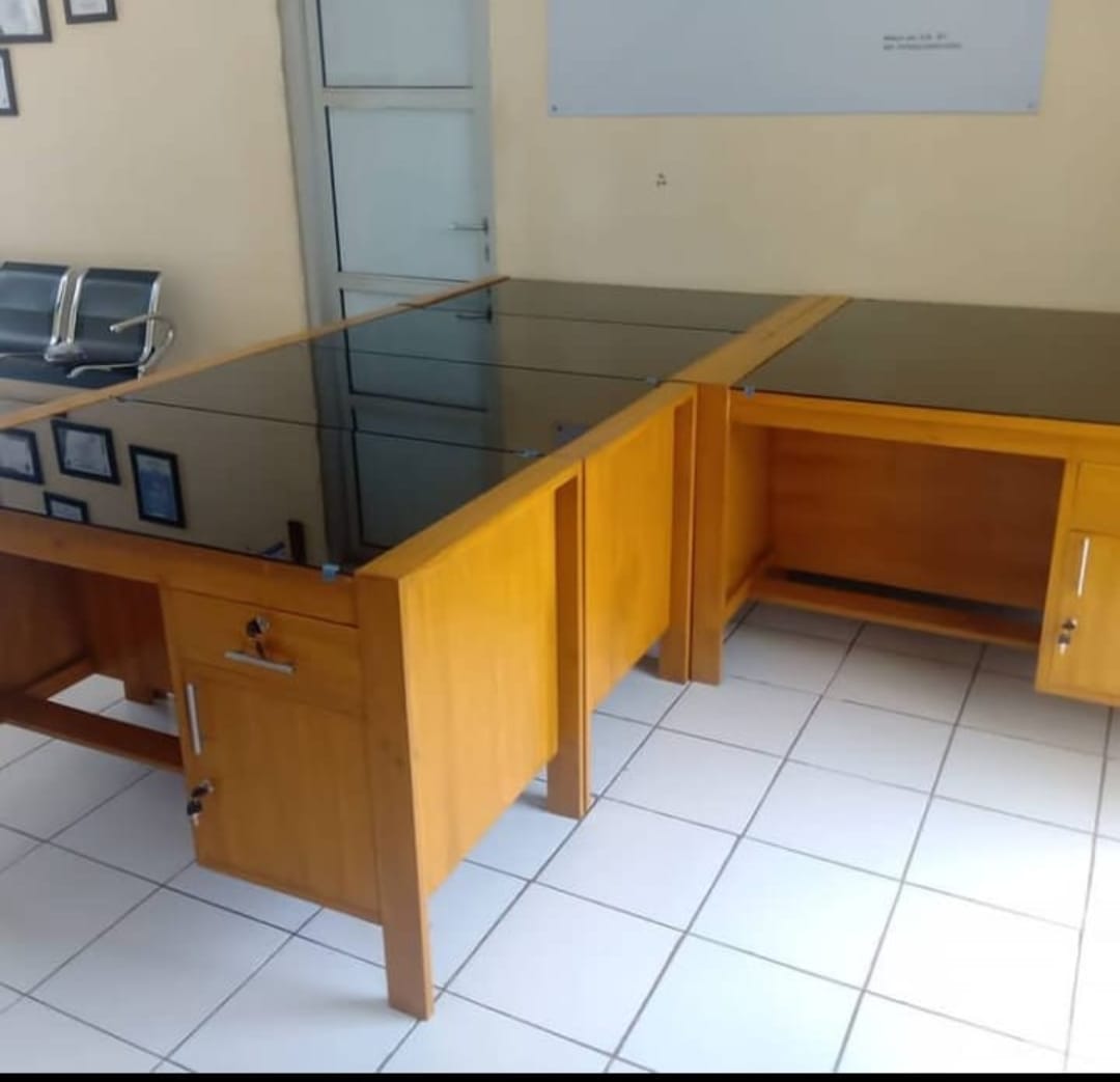 Meja Guru Alas Kaca | SIPLah