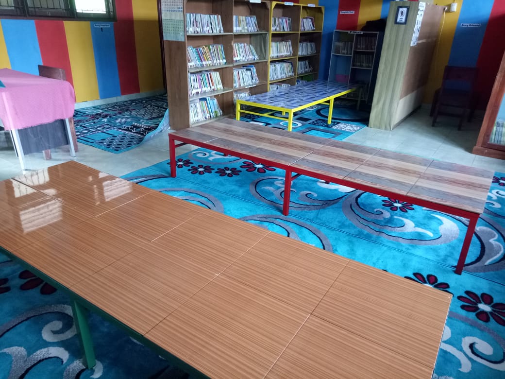 MEJA PERPUSTAKAAN LESEHAN | SIPLah