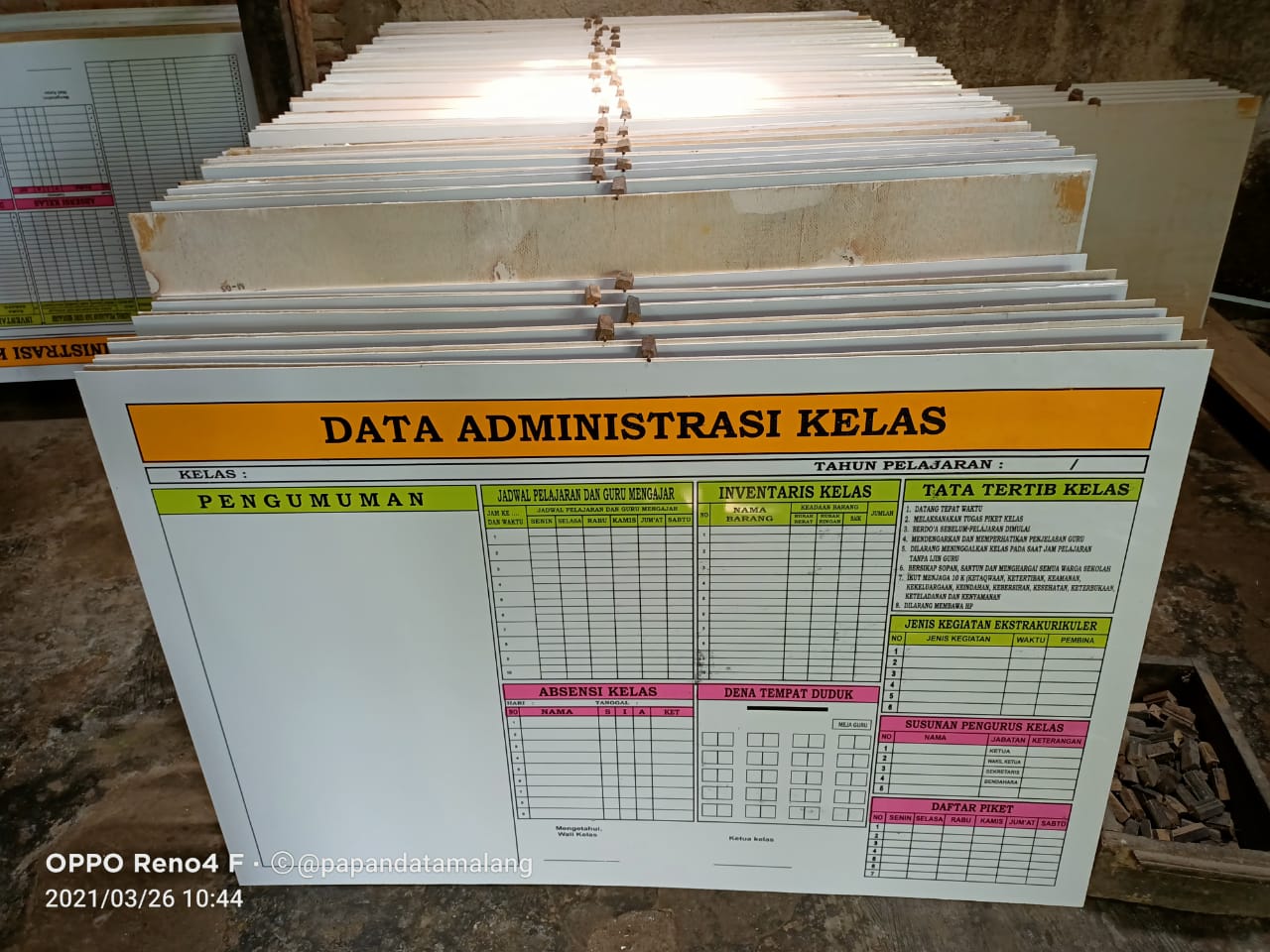 Papan Data Administrasi Kelas | SIPLah