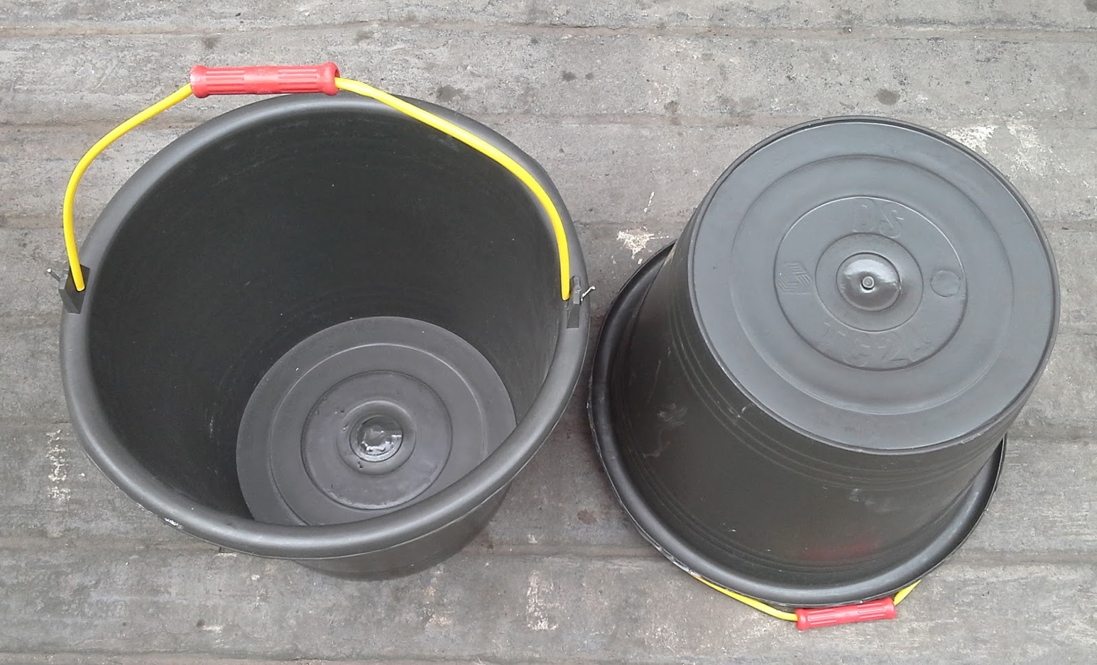 Ember Plastik Hitam | SIPLah
