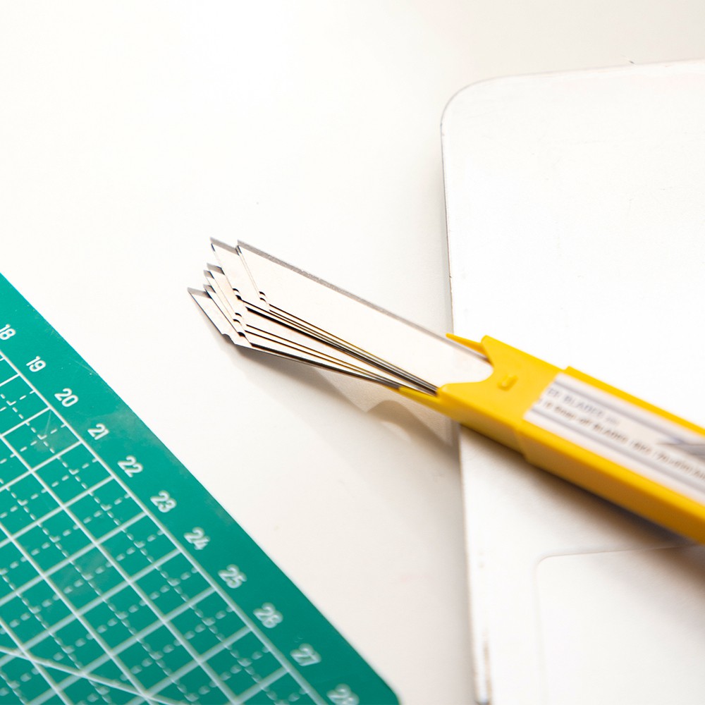 Deli Isi Cutter / Pisau Cutter desain keras, kuat dan tahan lama 10pcs ...