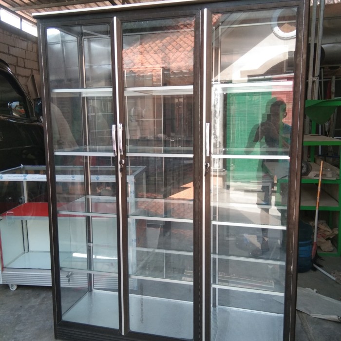 LEMARI KACA 3 PINTU | SIPLah