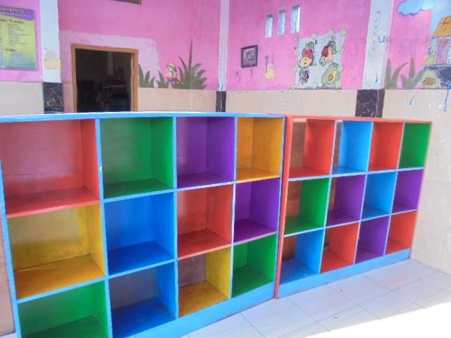 Loker kayu TK/PAUD Warna Warni | SIPLah